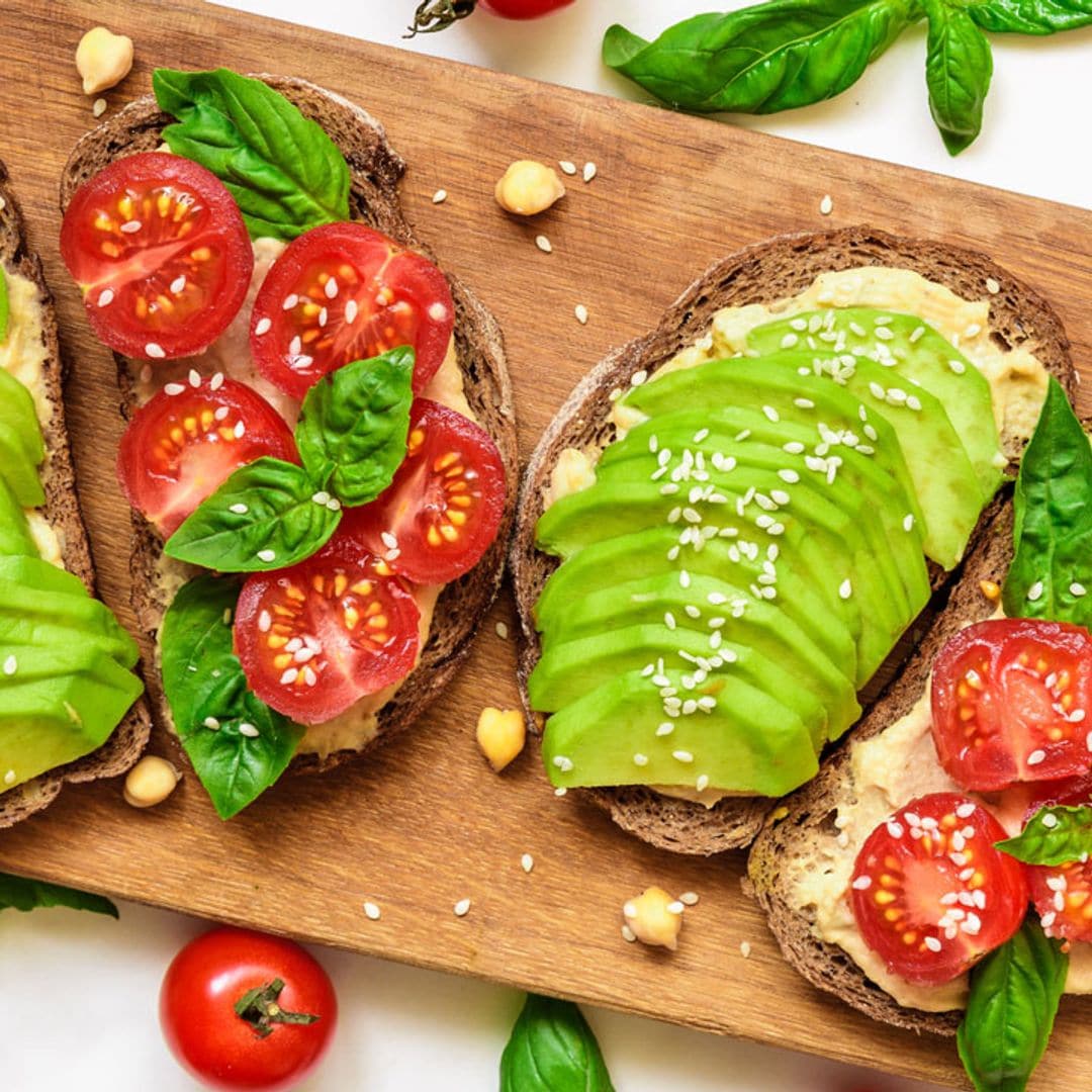 Deliciosas Tostadas De Hummus y Pepino: ¡Un Desayuno o Merienda ...