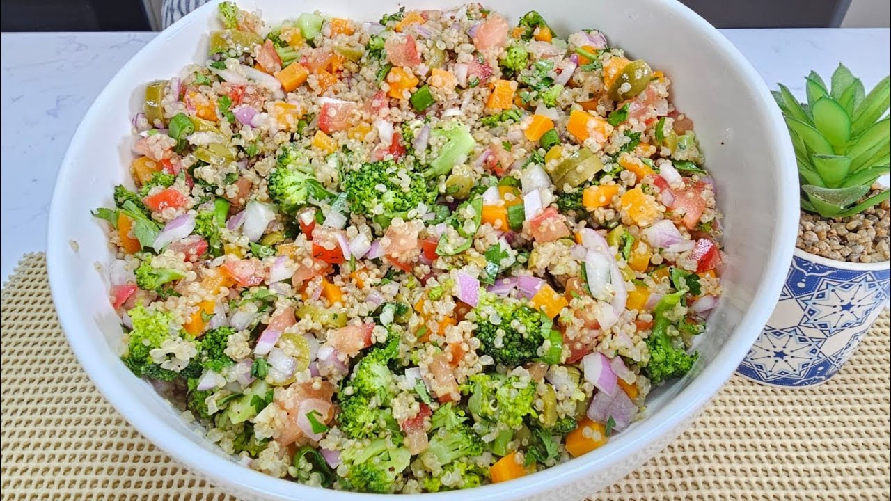 Ensalada Refrescante De Quinoa y Espinacas: Una Delicia Saludable Para ...