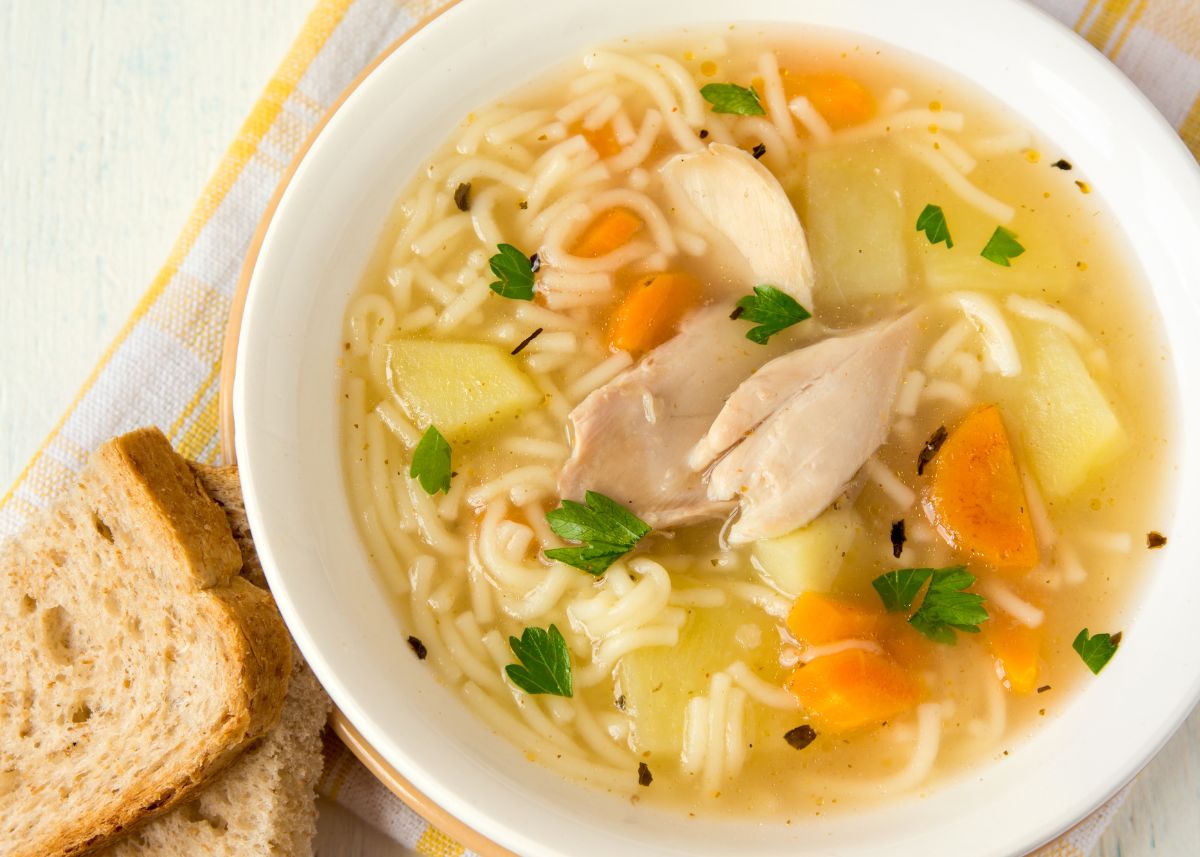 Sopa De Pollo y Fideos Casera: Receta Fácil y Nutritiva Para Invierno ...